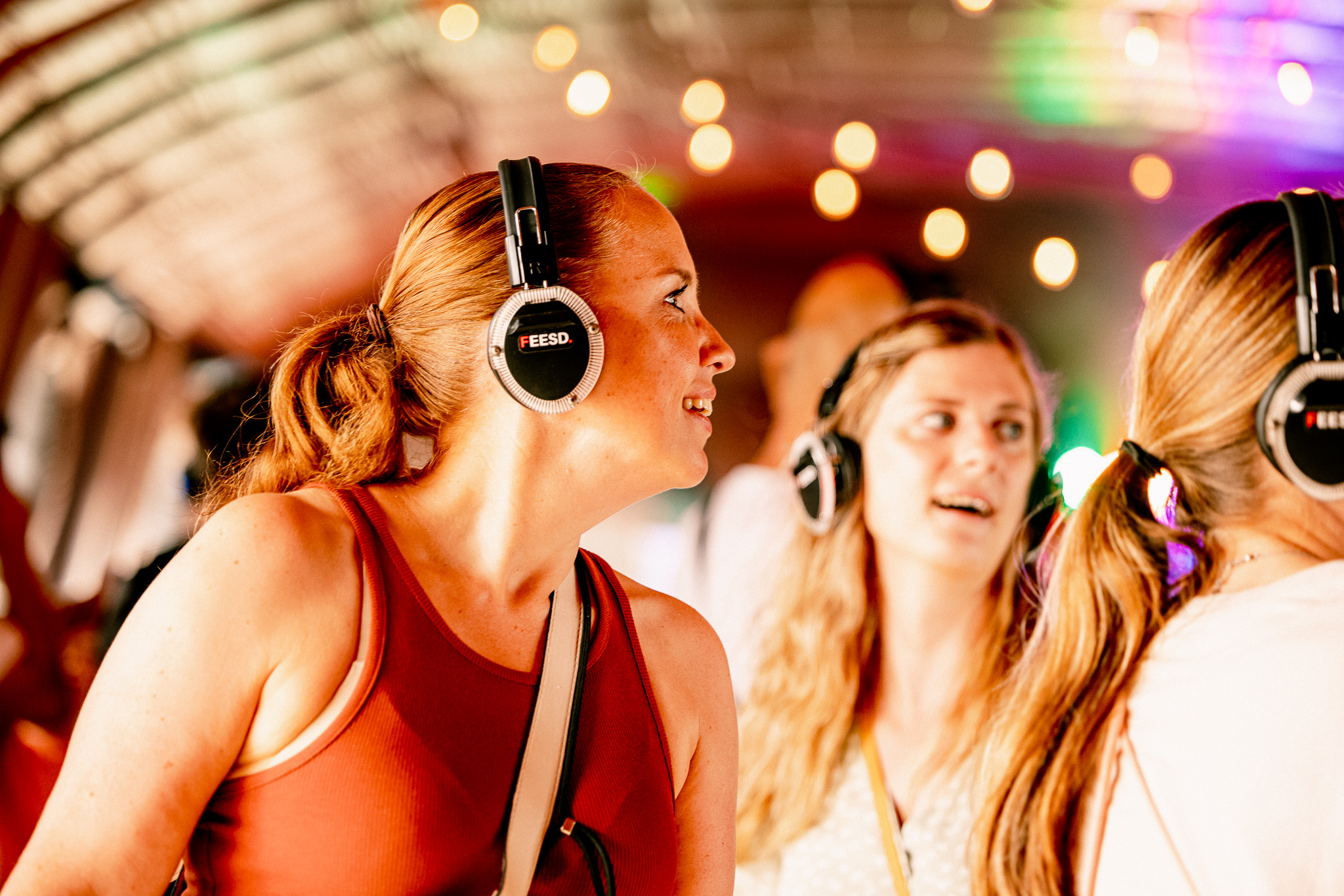Silent Disco Camping Van Oranje silent-disco-camping-van-oranje